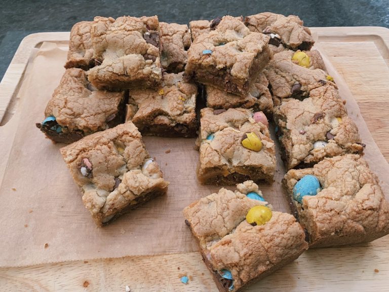 Mini Egg square cookies recipe - Picniq Blog